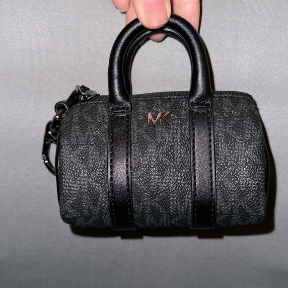 MICHAEL Michael Kors | Bags | Nwt Mini Michael Kors Key Fob Coinipodcard Holder Super Cute Used ...